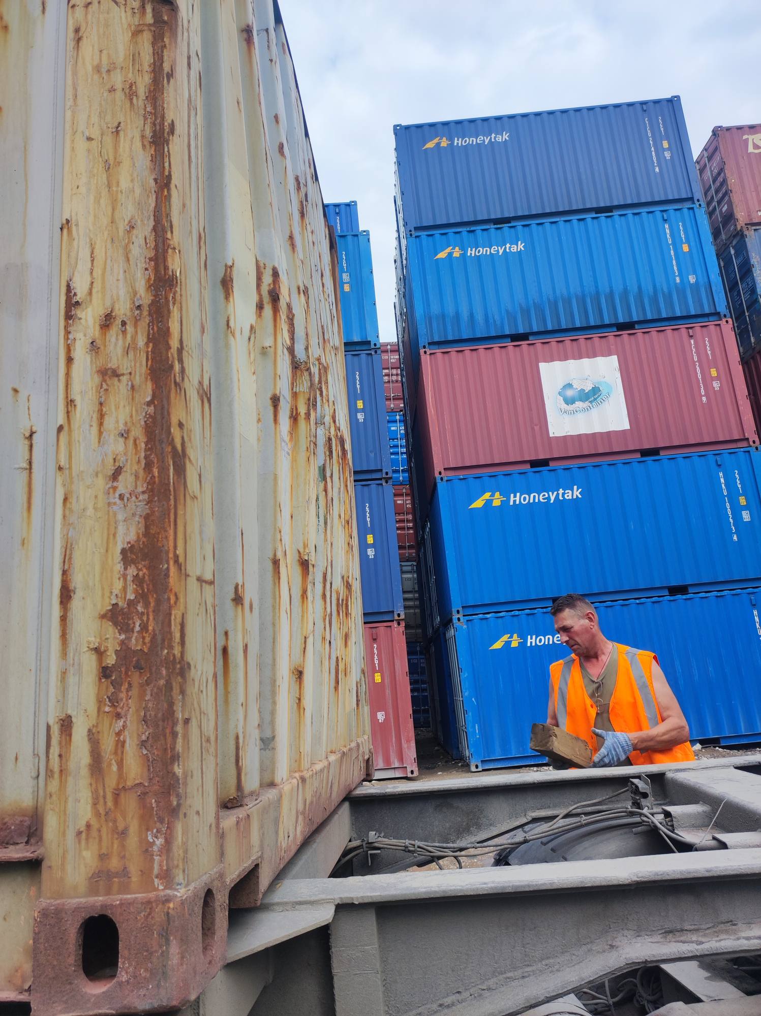 Морской контейнер CBHU5727951